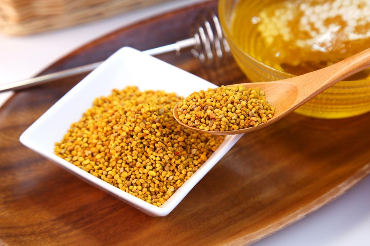 Bee Polen - What It Does, How to Take It & Precautions